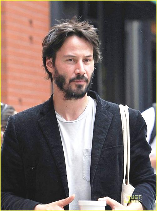 KEANEWS: May 27 2010 Keanu Reeves lunches at Bar Pitti and has some ...